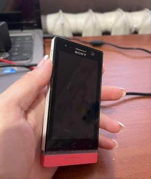 Телефон Sony Xperia St25i
