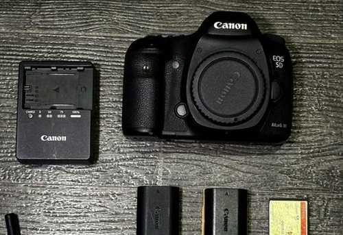 Зеркальный фотоаппарат Canon 5D mark III