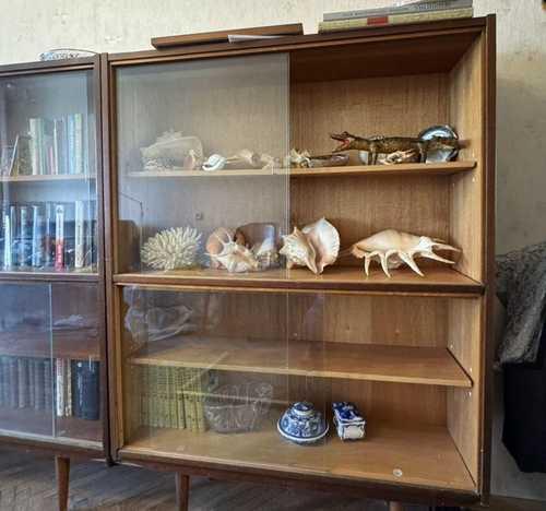 Книжный шкаф