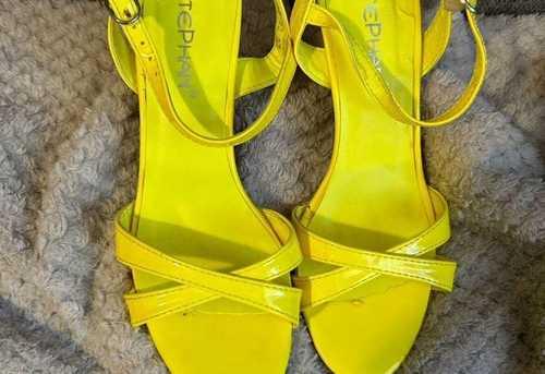Босоножки, туфли женские 37размер желтые
