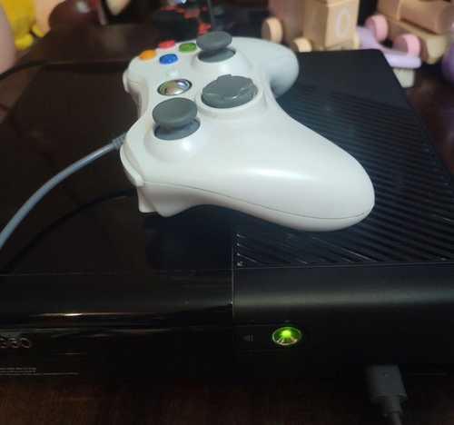 Xbox 360E прошитый freeboot 500GB