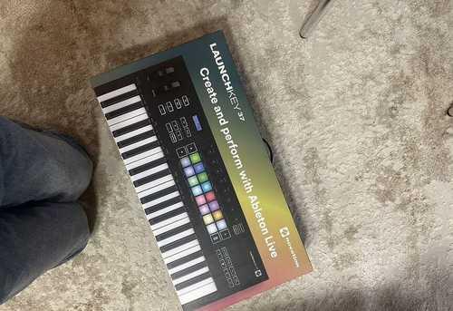 Миди клавиатура novation37