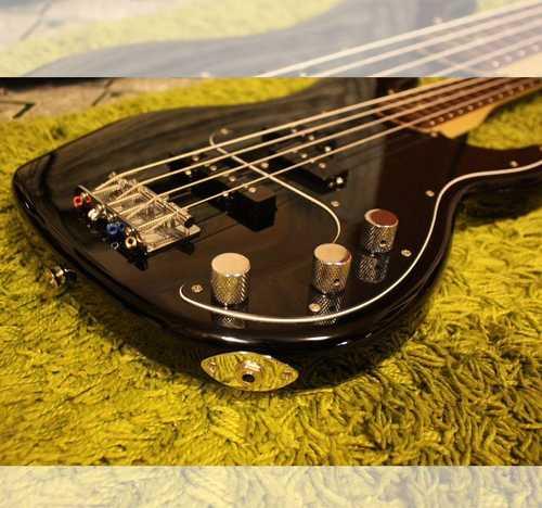 Fender squier affinity precision bass