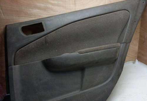 Обшивка боковой двери задняя правая Toyota Corona
