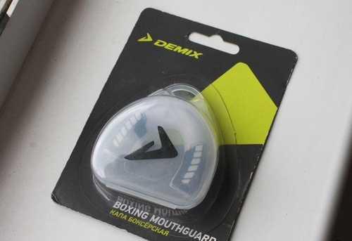 Боксерская капа demix mouthguard (белая с черным)