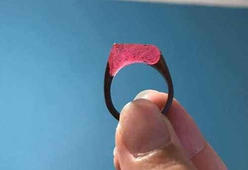Кольцо из эпоксидной смолы розовое