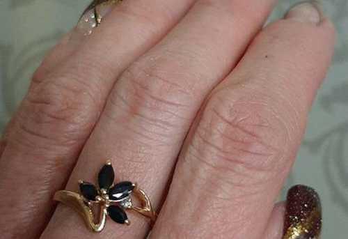 Золотое кольцо с сапфирами и бриллиантом,16 размер
