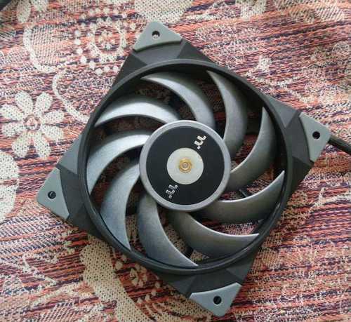 Вентилятор Thermaltake toughfan 12