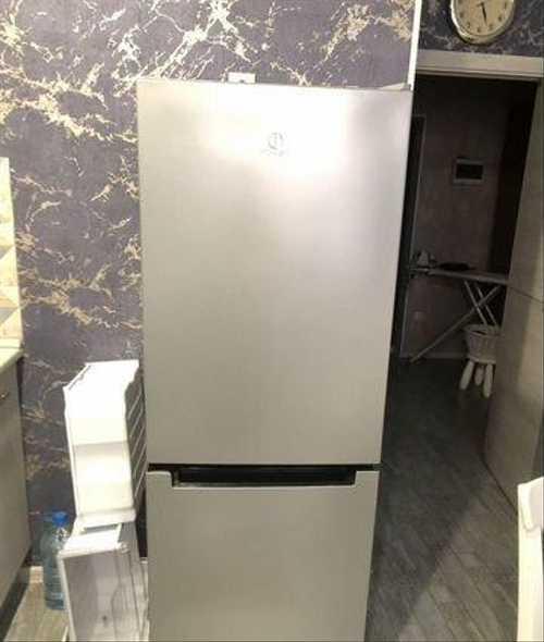 Холодильник Indesit DS 4160- S