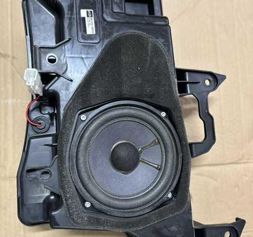 Сабвуфер на Лексус GX470