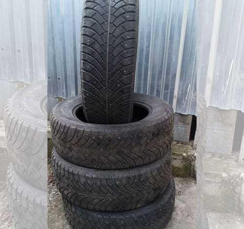 Bfgoodrich G-Force Stud 215/65 R16 102Q