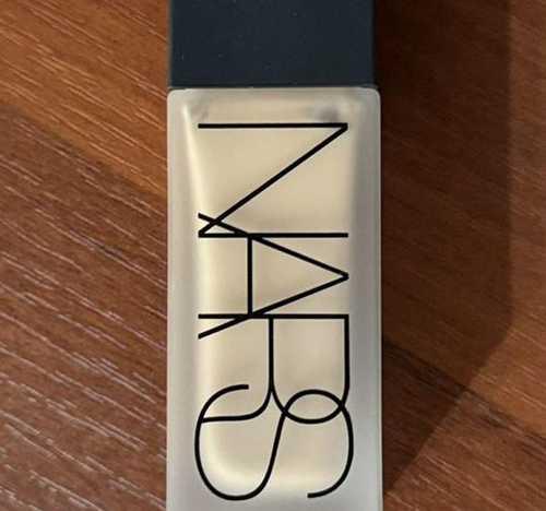 Тональный крем nars