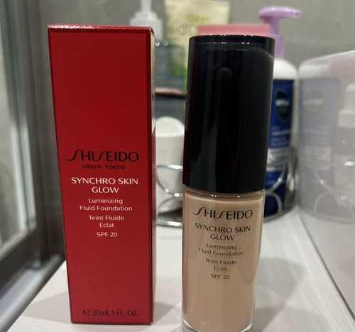 Тональный крем shiseido synchro skin glow