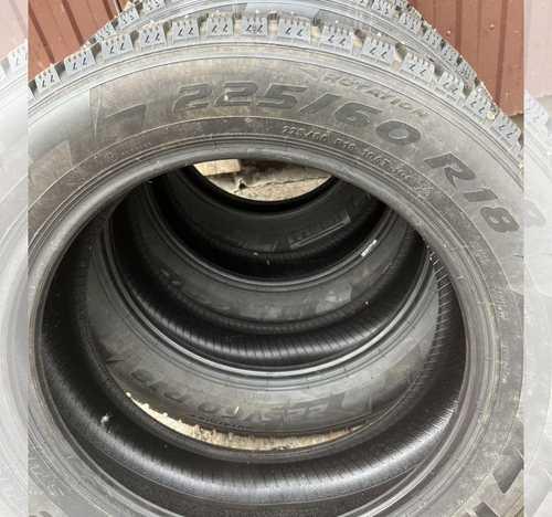 Pirelli Ice Zero 225/60 R18 104M
