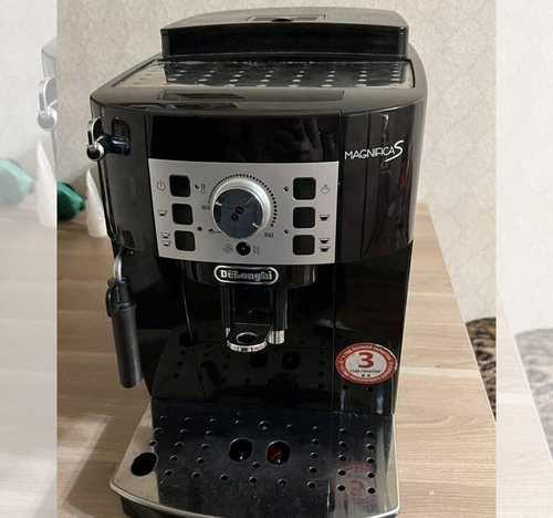 Кофемашина delonghi magnifica s