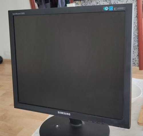 19" Монитор Samsung SyncMaster E1920NR, 1280x1024