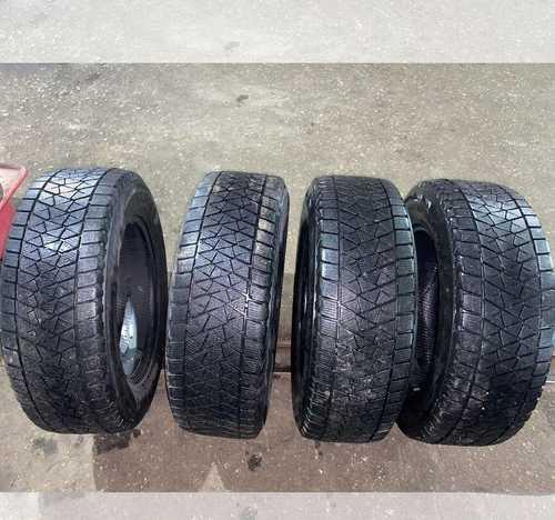 Bridgestone Blizzak DM-V2 215/65 R16