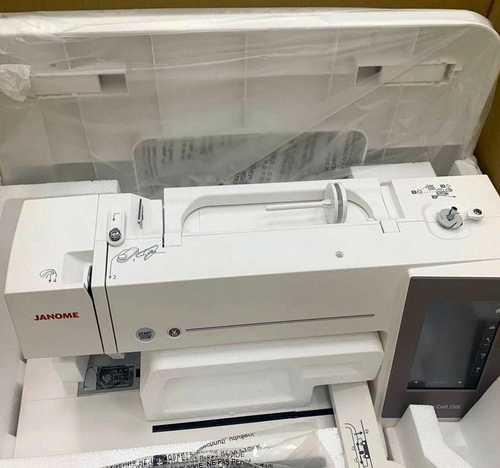 Вышивальная машина Janome Memory Craft 550E