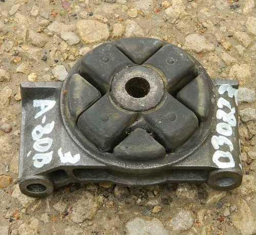 Подушка кпп Audi 80 B3 1.8