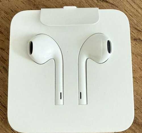 Наушники apple earpods lightning из комплекта