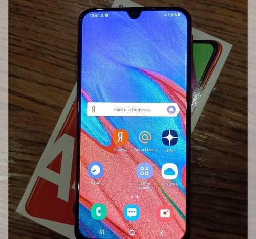 Samsung Galaxy A40, 4/64 ГБ