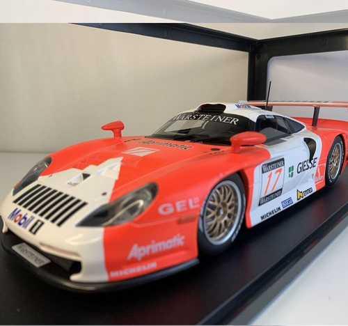 Модель 1:18 Porsche 911 GT1 N.17 1997 год