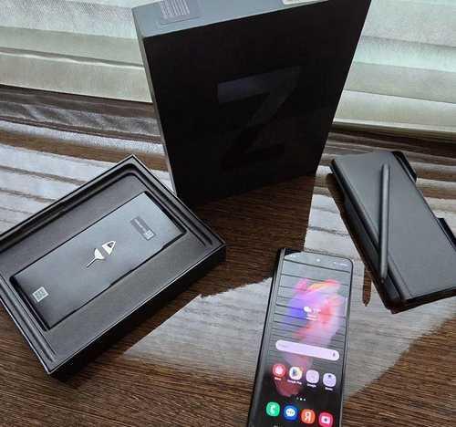 Samsung Galaxy Z Fold3 5G, 12/512 ГБ