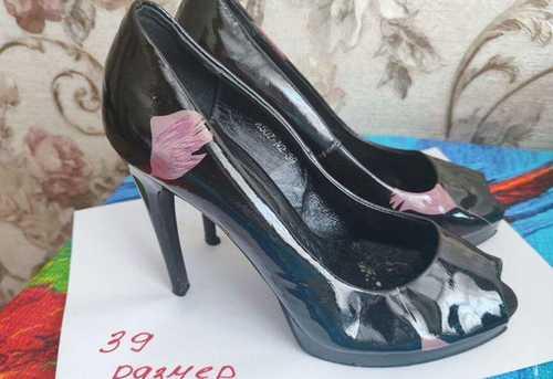 Туфли женские 39 размер черные лакированные