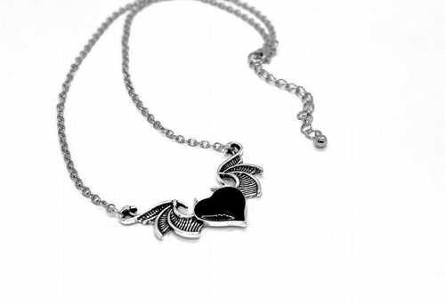 Женское ожерелье "Крылатое черное сердце"