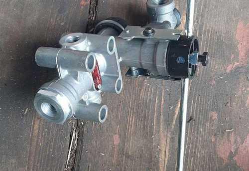 Кран уровня пола BPW/DAF/Schmitz 4640061007 Wabco