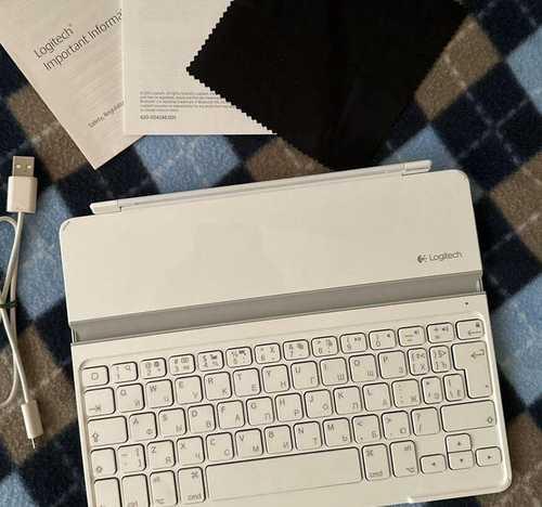 Logitech Ultrathin Keyboard Cover для iPad 2, 3