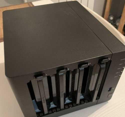 Сетевое хранеилище Synology DS416 DiskStation