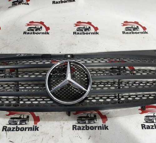 Решетка радиатора передняя Mercedes Vito W639 2.1D