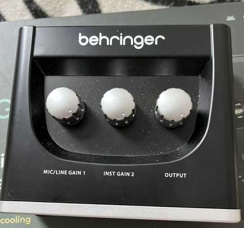 Аудио интерфейс USB behringer UM2