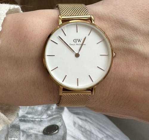 Наручные часы Daniel Wellington розовое золото