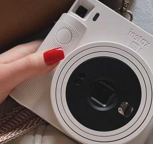 Фотоаппарат с моментальной печатью instax