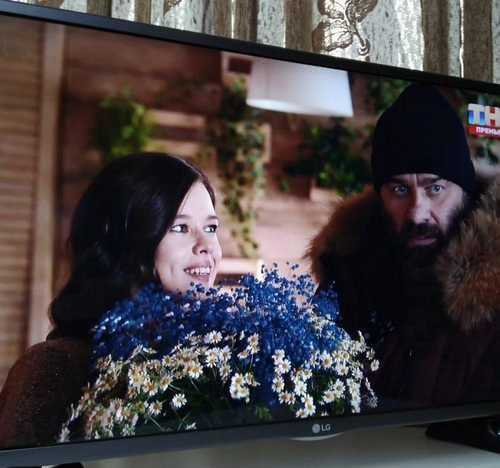LG 32LF562V. Отл.сост. Full HD. 81 см