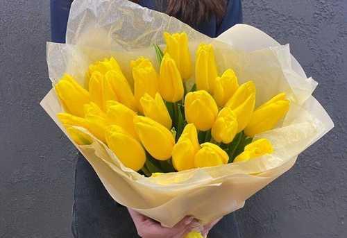 Букет из 25 желтых тюльпановых цветов