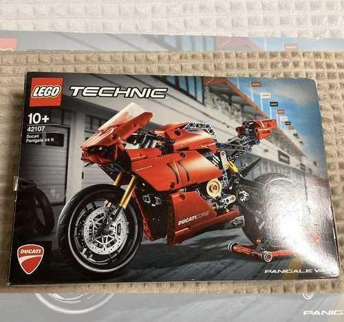 Lego Technic 42107 Ducati Panigale V4 R