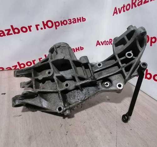 Кронштейн генератора Audi A4 B5 1.8T APU