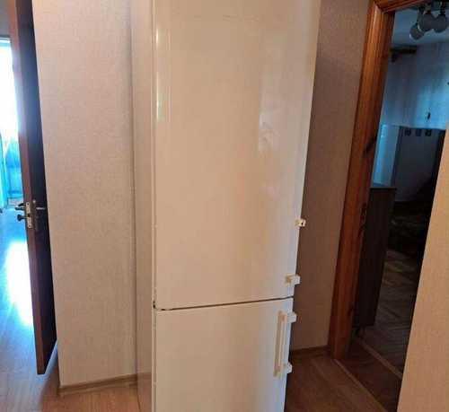 Продам холодильник рабочий бу Liebherr