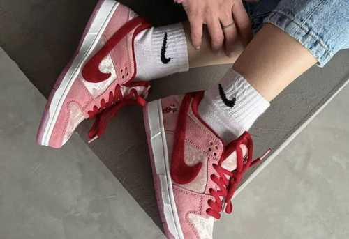 Кроссовки Nike SB Dunk Low Strangelove “Pink”