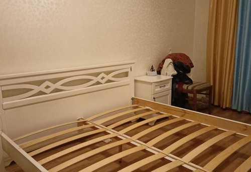 Кровать двухспальная с матрасом бу и 2 тумбочками