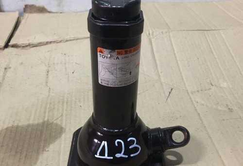 Домкрат Toyota Land Cruiser 200 URJ202 1VD-FTV 4.5