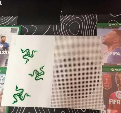 Xbox one s 1tb с дисководом и играми