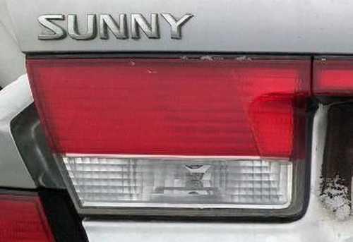 Фонарь внутренний левый Nissan Sunny FB15