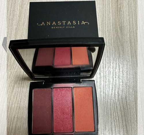 Anastasia beverly hills румяна berry adore