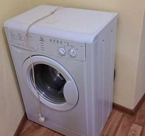 Рабочая Стиральная машина Indesit wisl 62