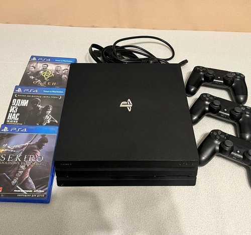 Sony PS4 Pro 1тб   3 Джойстика 3 игры