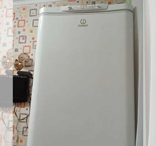 Холодильник бу indesit C240G